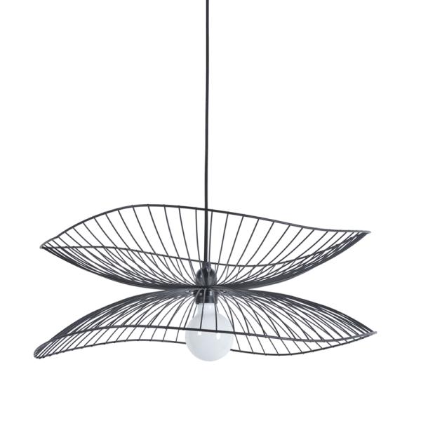 自然や風、軽やかな昆虫の羽からインスピレーションを得た Libellule コレクションは、幼少時代を緑豊かな環境で過ごしたデザイナーの、周囲の自然に対する深い観察眼から生まれました。蝶が優雅に舞うかのような Libellule は、その優...