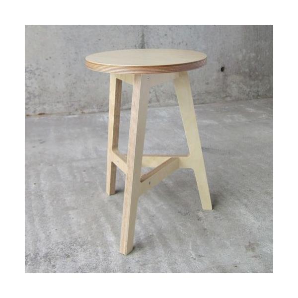 洗練されたデザインと機能性を追求し、感性を心地よく刺激する製品を発表するファニチャーレーベル「abode（アボード）」。優れた品質を求め「made in Japan」にこだわっています。「F to A」・・分解時にはF型の脚が、組み立てると...