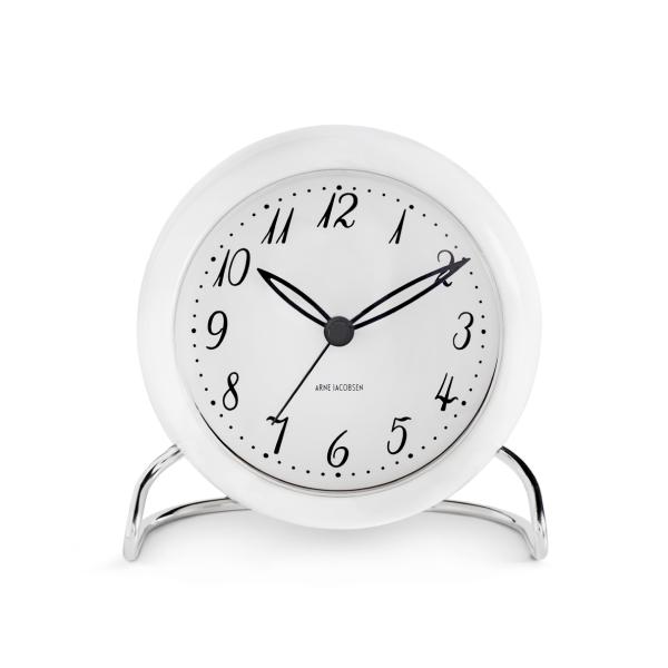 デンマークが生んだ20世紀で最も影響力のある建築家兼デザイナー、アルネ・ヤコブセンが、デンマーク最大手の電気機器製造会社「Lauritz Knudsen（ラウリッツ クヌーセン）」のために手掛けたテーブルクロックです。大戦の影響もありわずか...