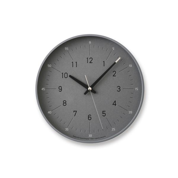 「essent」は、壁掛け時計の役割と素材に正面から向き合うことで誕生しました。一般的な時計が1?12の時間表示のみで構成されるのに対し、essentは時を示す数字と分・秒を示す数字をそれぞれ記し、さらに2種類の色彩を対応させることで、直感...