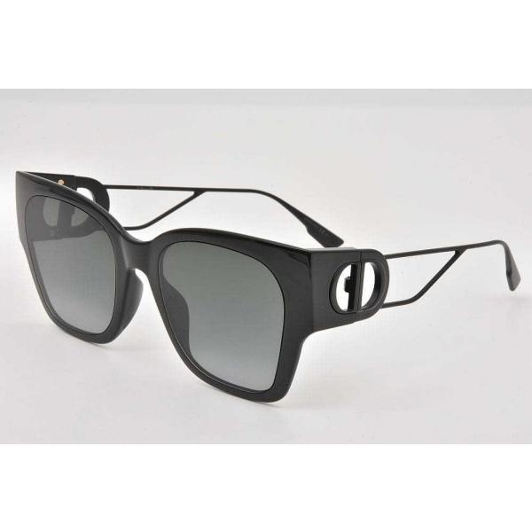 スクエアレンズに「CDロゴ」のヒンジ、マットブラックのメタルテンプルがモダンでエレガントな印象的な『30Montaigne サングラス』でございます。レンズやフレームに若干のスレやキズが見られますが、使用上大きく目立つものではございません。