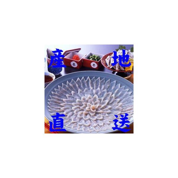 日本で唯一のふぐの専門市場（南風泊市場）で競り落されたトラフグをベテランのふぐ処理師がふぐをさばき調理しました。刺身はふぐ引き包丁と呼ばれるふぐ専門の包丁で菊の花びらのように盛つけ、一枚一枚薄く切ることにより絶妙な歯ごたえと旨味を引き出しま...