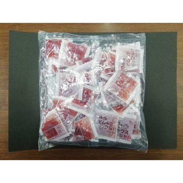 学校給食でお馴染みの小袋ジャムです。