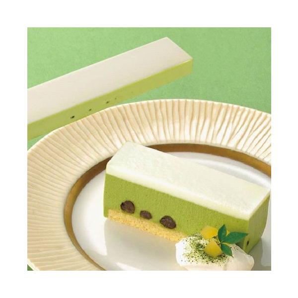 かのこ豆入りの香り豊かな抹茶のムースと、ミルク風味のナパージュを組み合わせた、レアータイプの和風ケーキです。