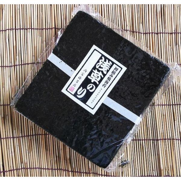 熊本県有明海にある海路口漁協で栽培される希少価値の高い浅草海苔です。浅草海苔は病害に弱く、今では絶滅危惧種に指定されている海苔です。他の品種と違い、海苔の風味と旨み、そして柔らい食感が特徴です。