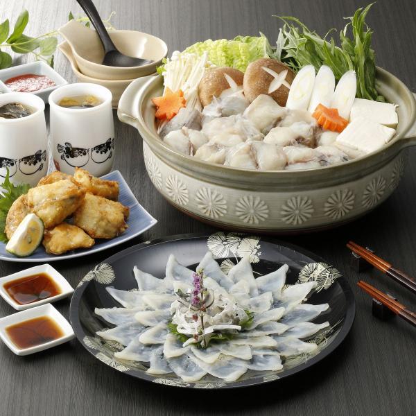 【産地】とらふぐ：長崎県・熊本県産　　　マフグ：日本海北部　　【加工地】山口県下関市【賞味期限】１７９日(解凍後３日)　【保存方法】要冷凍（要冷蔵）＊北海道・沖縄は別途送料がかかります。【商品内容】プラ皿　27cm皮盛り込み・とらふぐ刺身：...