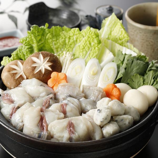 【産地】日本海北部水域産まふぐ（天然）　　【加工地】山口県下関市【賞味期限】１７９日　【保存方法】要冷凍（要冷蔵）＊北海道・沖縄は別途送料がかかります。【商品内容】　・まふぐちり鍋：500gx２・餅：５個・ふぐつみれ：10個120g・Wポン...