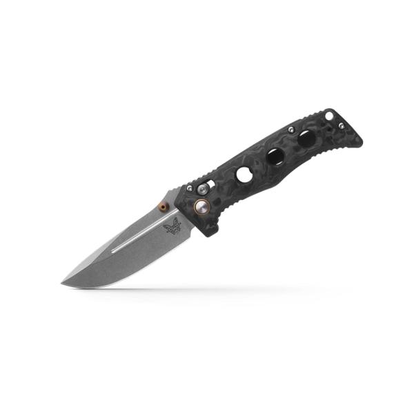 ステンレス鋼の常識を覆す新素材、CPM-Magnacut（粉末ステンレス鋼マグナカット）をブレード材に初めて採用したモデル。この鋼材は切れ味、長切れ、錆びにくさ、靭性、強度などナイフに必要な要素全てを最高レベルで併せ持った、まさに理想のナイ...