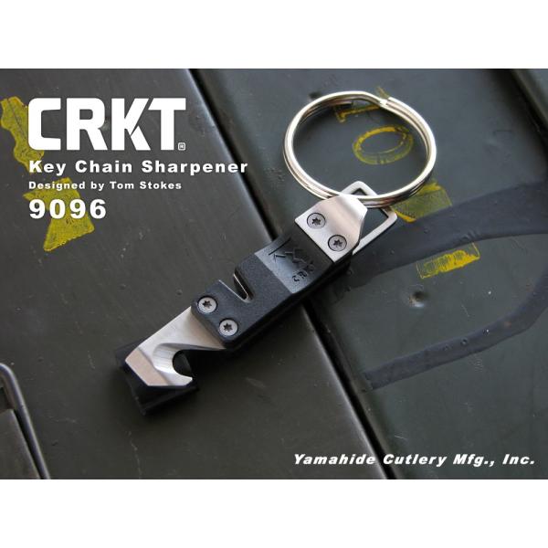 あまり切れないナイフよりもよく手入れされた切れ味の鋭いナイフを持つほうが非常に安全である…ということをナイフをよく使う人はよく知っています。あなたの持つナイフを常に鋭い状態に保つためにデザイナー・トム・ストークスはこのコンパクトなツールを作...