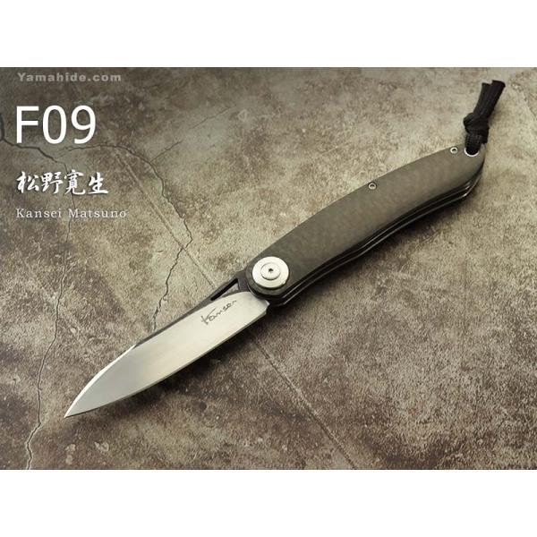 松野 寛生 氏の「肥後守」タイプの折りたたみナイフ。「チキリ」と呼ばれる突起部分を使ってブレードを開きます。ロック機構のないシンプルなナイフ。「チキリ」を押さえながら使用することでブレードを固定し安全に使用することができます。全長：178 ...