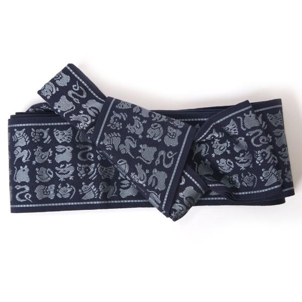 ワンタッチ角帯 紳士角帯　簡単作り帯です。安心の日本製です。十二支の模様が連続で描かれています。博多織の正絹の生地でしっかりとしています。適度な張りがあり、締めやすく緩みにくいです。貝の口の形に結んであります。面ファスナーでワンタッチで留め...