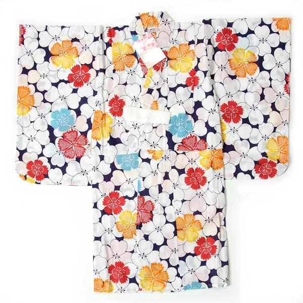 子供浴衣　3〜4才　100ｃｍ 女の子 子供用浴衣　単品になります。ゆかたは、綿100％の変わり織りの生地に和柄が施された可愛いデザインです。プリント染めになります。少し透け感があり涼やかに着て頂けます。このゆかたは手縫いで縫い揚げがしてあ...