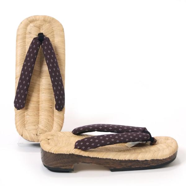 畳表　紳士 下駄 日本製の桐を使用した台に、竹の皮を編んだ畳表を貼り付けた男性用の下駄です。畳表は、素足に履くと足ざわりが良く、足袋を履いて上品に履くのも素敵です。鼻緒は、菱の絣模様になったおしゃれなデザインです。鼻緒裏はソフトな生地を使用...