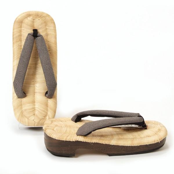 畳表　紳士 下駄 日本製の桐を使用した台に、竹の皮を編んだ畳表を貼り付けた男性用の下駄です。畳表は、素足に履くと足ざわりが良く、足袋を履いて上品に履くのも素敵です。鼻緒は、江戸小紋の鮫小紋の模様になったおしゃれなデザインです。鼻緒裏はソフト...