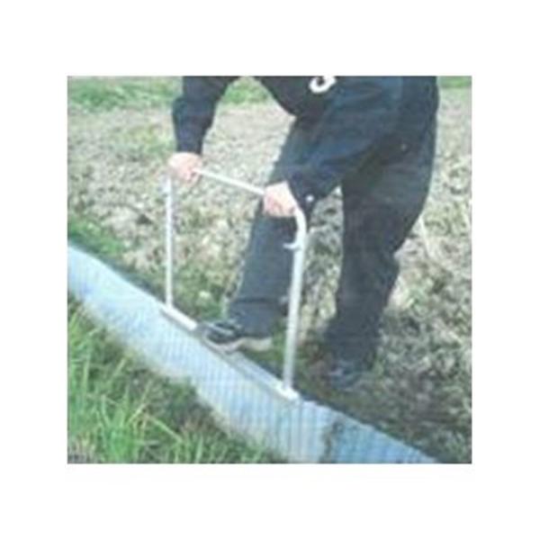 ●アゼ波板を押込んで真直ぐ水平に張れる。伸縮式で腰の負担を軽減●アルミ製でサビにくい