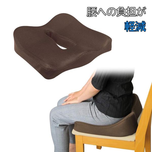 ●人間工学に基づいた三次元形状のクッションです●中央部にくぼみがある3D構造●座るとお尻の位置が決まるので猫背気味にならず、結果的に腰への負担が軽減されます●床面だけでなく、座椅子やパイプ椅子、車のシートなどに置いて使うと快適●表面はメッシ...