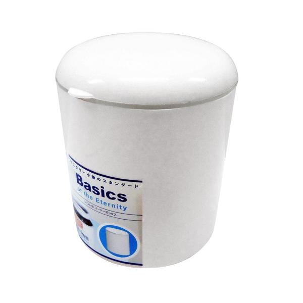 ●ポリ袋をセットした本体の開口部に「わっか」をはめることで、ポリ袋が固定されるトイレポット●「わっか」を被せることでポリ袋が裏に隠れてしまうので、外に見えにくくなります●シンプルな円柱状のポットは、どこに置いてもなじみます