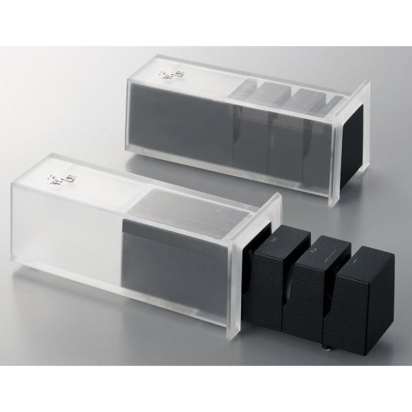 ●3工程で切れ味蘇る！●性質の違う3種類の砥石が1本についている●ダイヤモンド砥石とセラミック砥石を組み合わせた、コンパクトなスライド式研ぎ器。