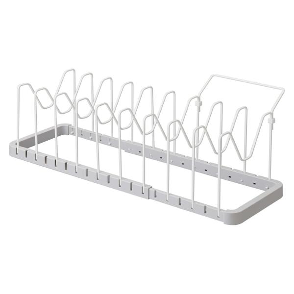 ●伸縮できるからシンク下のスペースに合わせてピッタリフィットするフライパン＆鍋蓋スタンド！●鍋やフライパンのサイズに合わせて仕切りパーツの位置は3cmごとに調整可能●持ち手が上になるから取り出しやすい持ち手置き付き！●下に空いたスペースがで...