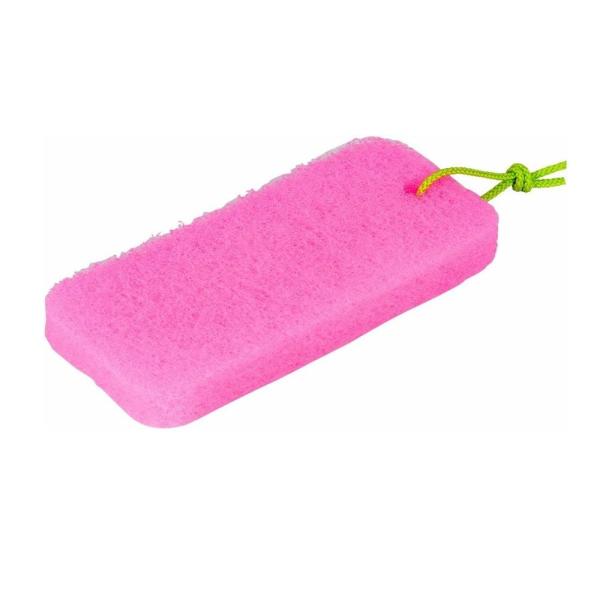 ●浴槽や風呂イスなどについたガンコな水アカに！●スポンジの中に含まれる柔らかな研磨剤が、キズをおさえながらやさしく湯あかをこすり落とします。●洗剤を使わず、水にぬらしてこするだけ。 手にも環境にも優しい。●フックなどに掛けて収納できるヒモ付...