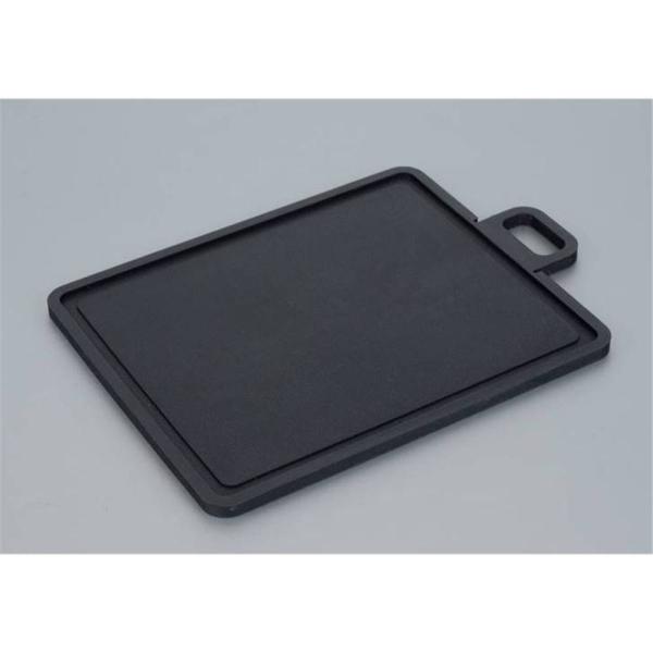 ●滑りにくく、刃あたりのよいシリコーン製●片面は、食材の汁等でキッチンが汚れにくい溝付●お皿や鍋敷としてマルチに使えます●食器洗浄乾燥機で使えます●吊り下げて収納できる便利なフック穴付