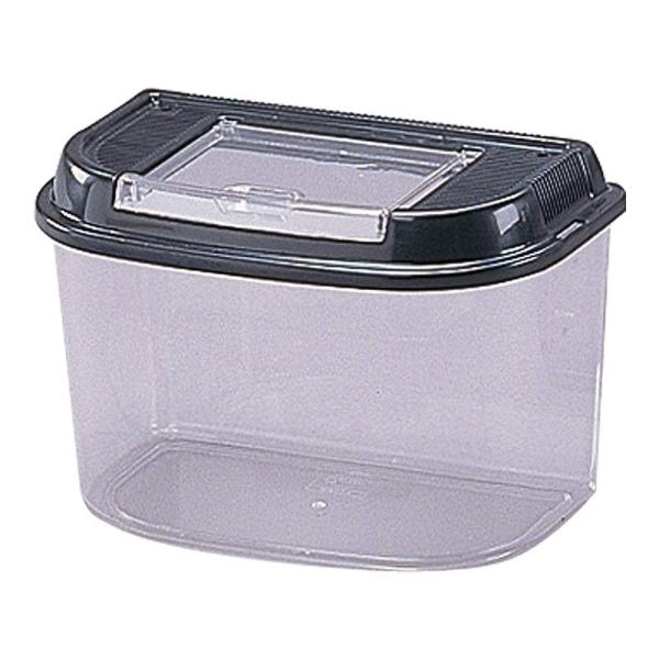 ●昆虫の飼育にぴったりな、プラスチック製の飼育ケースです●側面からでも中が見やすいように、ワイドな曲面フォルムのデザインになっています●フタにエアポンプのチューブを通せる穴が付いているので、ザリガニやめだかなどの水生生物の飼育もできます