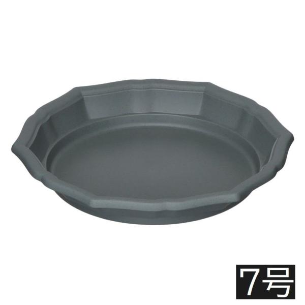 ●レトロやアンティーク、洋風、和風などのテイストをモチーフにした、個性的でデザイン性の高い鉢受皿です●買ってきた観葉植物や鉢花を、植え替えせずに飾る場合に、シンプルな鉢受皿を使用するよりもデザイン性が高く、植物やインテリアをスタイリッシュに...