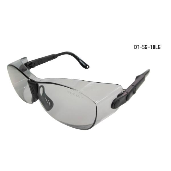 ●多彩な機能・便利さを追求●CE規格適合品●紫外線99.9%カット●表面キズ防止ハードコート●耐衝撃性に優れたポリカーボネート素材●防曇加工処理付き●角度調整、伸縮機能、鼻位置調整機能付き●眼鏡の上から併用可能(種類によっては併用できない場...