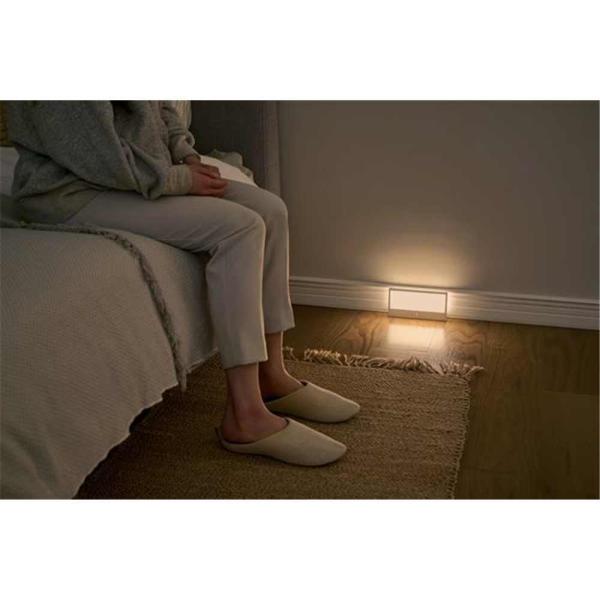 ●センサーが人の動きを感知して自動的に点灯する乾電池式LEDセンサーライトです●置き型タイプでまぶしさを感じにくいので、寝室・玄関・廊下・リビングなどの足元の明り取りに最適です●乾電池式で電源や配線が不要なので、いろいろな場所に簡単に設置で...