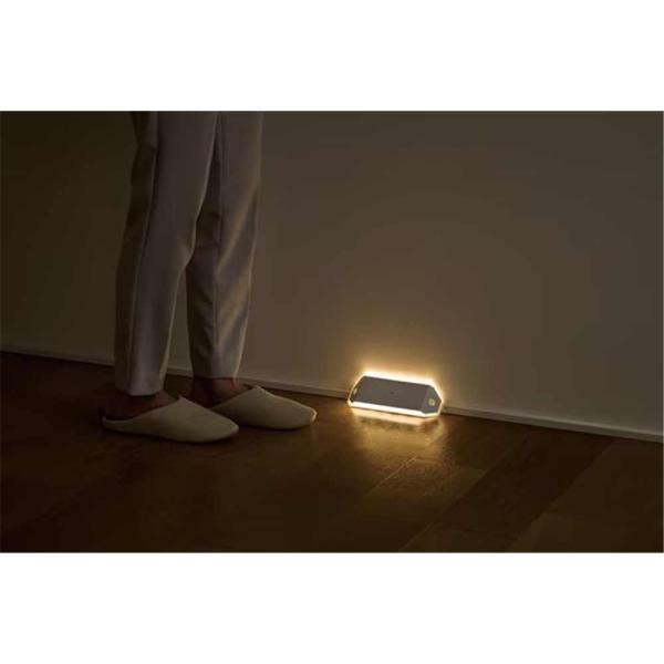 ●センサーが人の動きを感知して自動的に点灯する乾電池式LEDセンサーライトです●ダブルセンサーのため、両サイドから広範囲に感知可能です●置き型・壁付け兼用タイプで、間接光設計のため、まぶしさを感じにくく、廊下・寝室・玄関・階段などの足元の明...