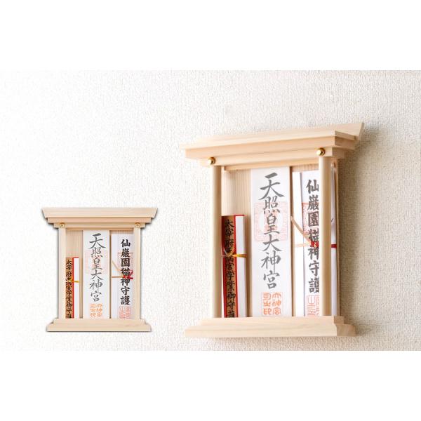 限定数のみ作成いたしました。壁に掛けても、棚においても。 「置くだけ・掛けるだけ」かんたん神棚 。石膏ボード壁へ簡単に設置できる専用ピンが付属します。取り外しても跡は目立ちにくく、賃貸のお住まいにもお勧め。美しくお祀りできます。 ■ サイズ...