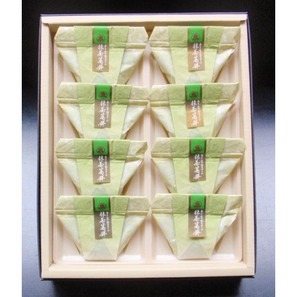 １２００年の伝統の味と香り、日本五大銘茶の「朝宮茶」と吉野本葛を使用した濃厚抹茶あんの葛餅です。お抹茶の香りと「つるつる・ぷるっぷる」の食感をお楽しみください。「朝宮茶」は、さわやかな味わいとすっきりとした喉越しが特徴です。【甲賀ブランド認...