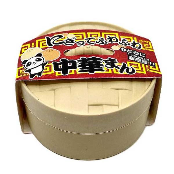 ● 伸ばしたり握ったり飾ったり! ● ストレス解消や指のストレッチにも効果的です。● 対象年齢:6歳以上● ご使用前に付帯の注意書きを必ず御覧下さい。● 手のひらサイズの可愛い中華まんスクイーズです。● せいろ型のパッケージの中には、肉まん...