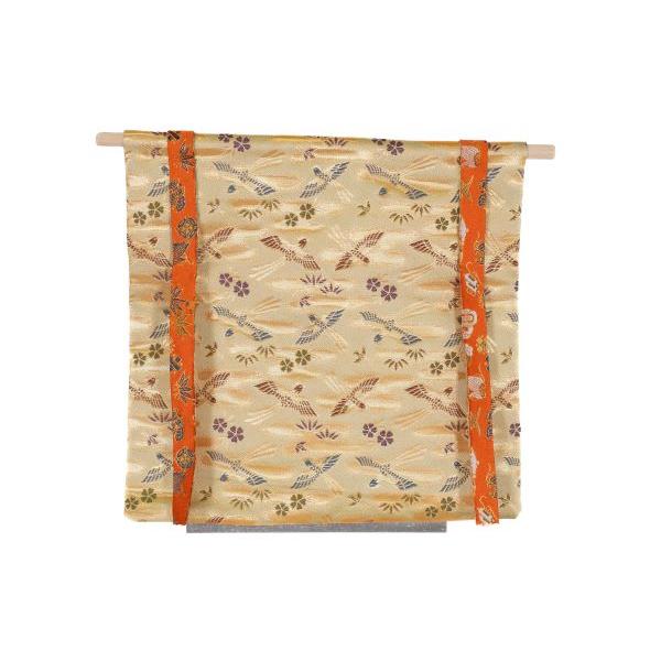 ●山本人形オリジナル！●雛人形の屏風のように後ろに飾る衣桁です。●一つ一つ丁寧に手作りしています。●生地は金襴です。●金襴とは、糸に金箔を巻きつけた金糸や、細く切った金箔を織り込み、紋様をあらわした布地です。●織物の中でも特に豪華で、黄金色...