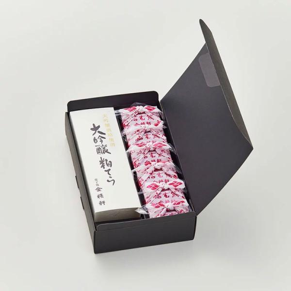 大人気の『大吟醸粕てら』と山梨土産の定番『信玄餅』６個のセットです。【大吟醸粕てら】大吟醸酒の酒粕を練りこんだカステラです。構想７年の歳月を経てこの味にたどり着きました。食感はフワフワ＆しっとり、お酒の香りがほんのりとして、ついつい手が出る...