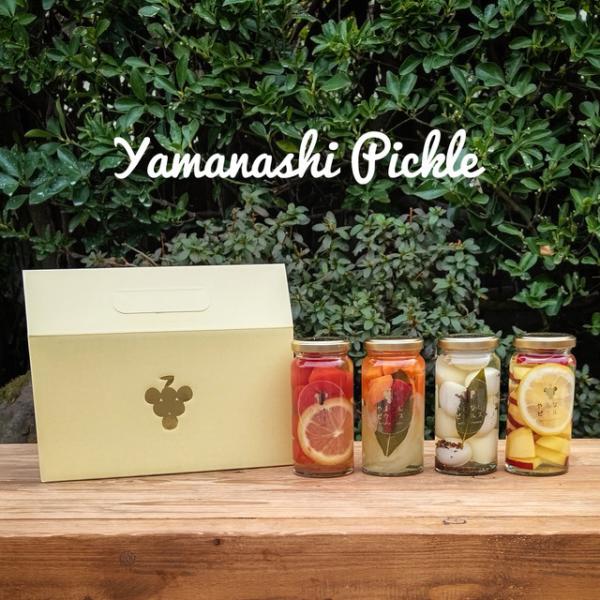 瓶入りピクルスの詰め合わせです。イチオシの「うずらピクルス」には、「ふえふきマスタード」で使用しているマスタードシードを使っています。ワインのおつまみにも最適です。セット内容は・うずらピクルス×１本（必ず入ります）・季節の野菜ピクルス　また...