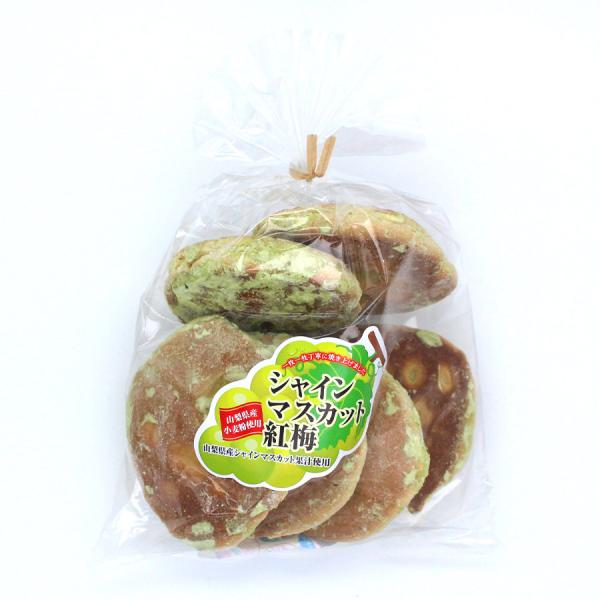 ぶどうの王様シャインマスカット果汁と山梨県産の小麦粉を使った紅梅焼きです。1枚1枚丁寧に焼き上げました。是非1度、ご賞味ください。賞味消費期間：製造より90日縦：24.0cm横：15.0cm高さ：8.0cm重さ：250.0ｇ