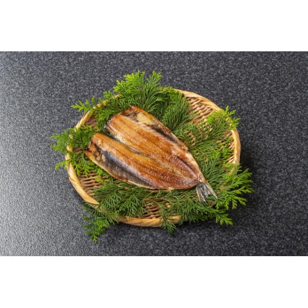 焼くと脂が溢れ出す！脂がたっぷりと乗ったニシンと秘伝の味醂タレとの相性が抜群。身の柔らかさ、焼いた時の香ばしさは鰻の蒲焼を食べているかのよう！※小骨がありますのでご注意ください。※頭はカットしてあります。