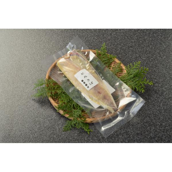 脂ののったサバを風味豊かな西京味噌で仕上げました。じっくりと漬込み、身まで染み込んだサバは旨味が引き出され上品な味わいになっています。店内で試食されるお客様も絶賛され購入されていきます！ 焼き加減は表６：裏４の割合です※複数枚ご注文の場合は...