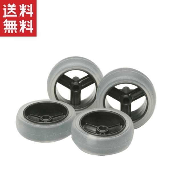 【マシンの性能アップやセッティングに役立つパーツ】強度の高いカーボンファイバーを配合したナイロン樹脂製大径ホイールに、ハイグリップなソフトスリックタイヤをセットしました。ソフトスリックタイヤは透明タイプ、ホイールはブラックカラー。前後2本ず...