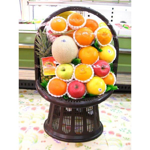 御供え用果物かご メロン１個　みかん２個デコポン２個　いよかん２個八朔２個　りんご３個王林２個　バナナ７本オレンジ２個グレープフルーツ２個ゴールデンパイナップル１個季節、入荷状況により商品変更いたします。果物、お好きな商品と変更できます。(...