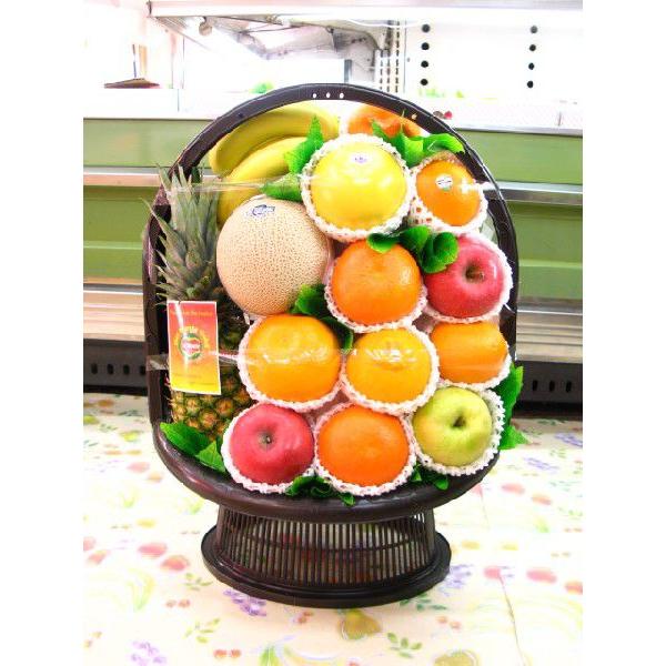 御供え用果物かご メロン１個　みかん１個デコポン１個　いよかん２個八朔１個　りんご２個王林１個　バナナ５本オレンジ２個グレープフルーツ１個ゴールデンパイナップル１個季節、入荷状況により商品変更いたします。 果物、お好きな商品と変更できます。...