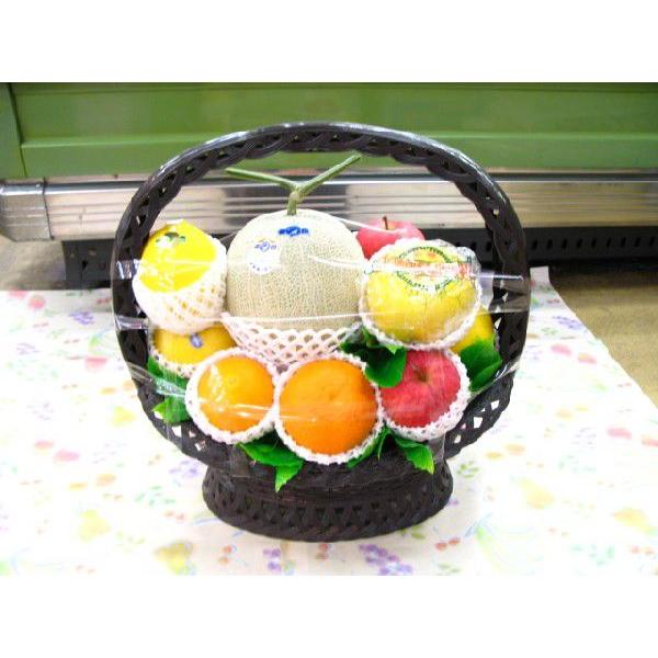 くだものかご御供え用アールスメロン１個文旦１個　黄メロン１個あまなつ2個　りんご３個オレンジ２個グレープフルーツ２個季節、入荷状況により商品変更いたします。 果物、お好きな商品と変更できます。(商品により金額が変更する場合がございます。)お...