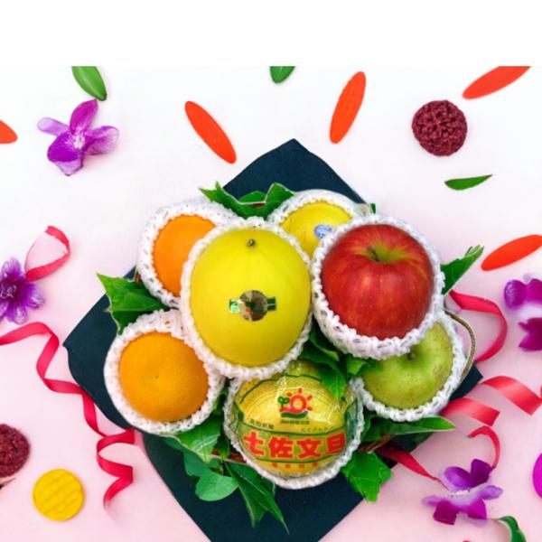 新鮮な果物かごもりです。 季節、入荷状況により商品変更いたします。果物、お好きな商品と変更できます。(商品により金額が変更する場合がございます。)お気軽にお伝え下さい。 賞味期間は約５日です。高さ15センチ　幅30センチ　奥行23センチ。涼...