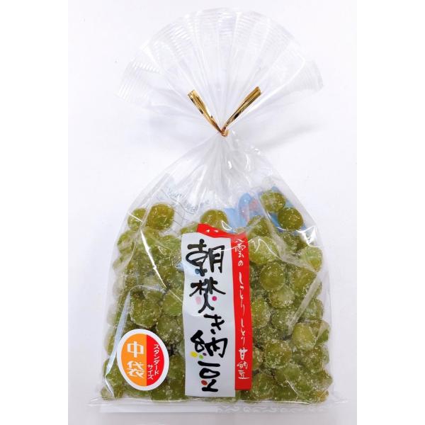 えんどうには、表面が滑らかなもの、皺がよったもの、色は青(緑)、赤、白などの品種がありますが、弊社では高級品種と言われる大粒青エンドウを畑単位で選び抜いた最上の豆だけを使用してます。青えんどう独特の風味を生かした、上品な甘さの甘納豆です。