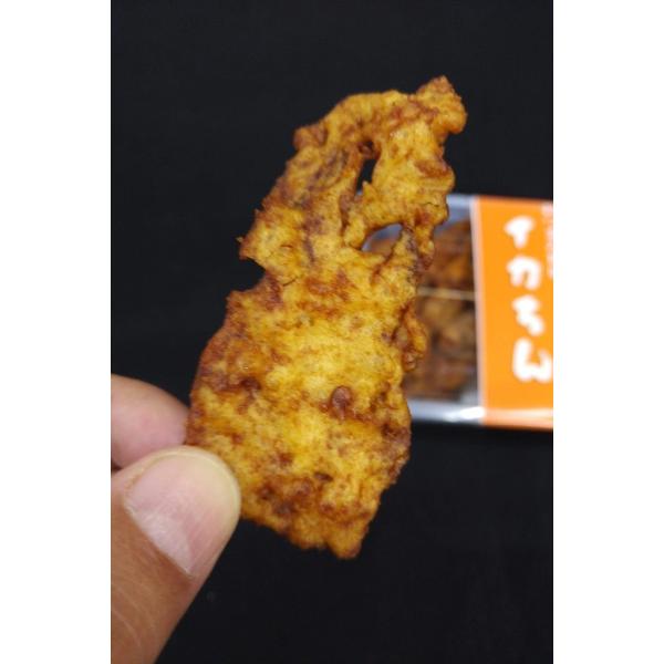 【発売日：2020年04月02日】イカ天を本醸造の醤油と砂糖で味付け。おやつやおつまみに！なぜかなつかしい味！【原材料名】小麦粉、植物油、イカ、醤油、発酵調味料砂糖、でん粉、卵白、食塩、香辛料、卵殻粉、かつおぶし粉たんぱく加水分解物、調味料...