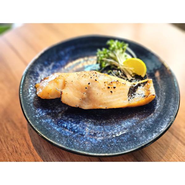 【発売日：2025年06月18日】厚切りの銀ダラを三河の本みりんに漬け込みました。ほんのりと上品な甘さと銀ダラの脂が合わさり絶品です。銀ダラ（アメリカ産）