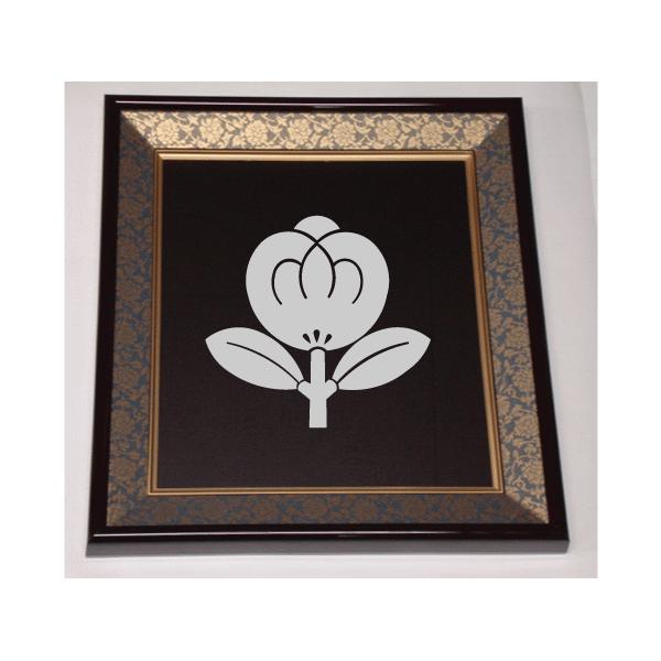 色紙額入り家紋額は紺ドンス仕上げで厚みは３０ｍｍ、高級感と重厚感があります。家紋　色紙額入り　当店の主な取扱商品家紋 丸に木瓜　家紋 丸に違い鷹の羽　家紋 丸に剣片喰　家紋 丸に隅立て四つ目　家紋 五三の桐　家紋 丸に下り藤　家紋 丸に梅鉢...