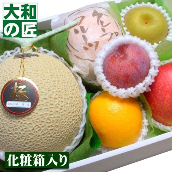 高級果物店「フルーツ大和」の匠が厳選した、旬の果物を詰め合わせたバラエティフルーツアソート。毎日、大阪中央卸売市場で仕入れた「その時のベスト」な美味しい果物をお届け。【セット内容】マスクメロンをメインにリンゴ・ミカンなどの柑橘・キウイや旬の...
