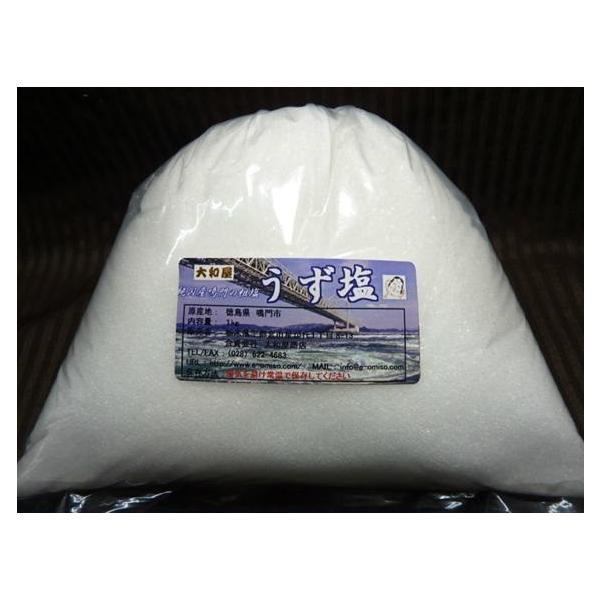 徳島県鳴門の粗塩は苦みがなく味噌に入れても塩麹に使っても旨さを引き出します。調味料として、お料理にパラパラっとかけて、と大活躍間違いなし！原材料名：塩（濃縮塩）内容量　：800g賞味期限：なし保存方法：湿気を避け常温で保存してください。原産...